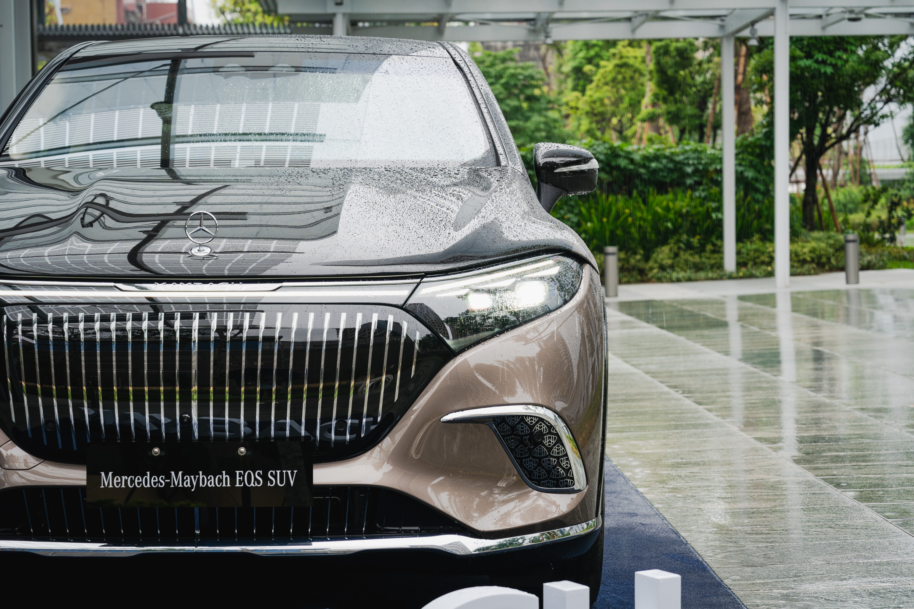 售價 970 萬起，純電休旅王者 Mercedes-Maybach EQS 680 SUV 正式在台發表！ - CarStuff 人車事